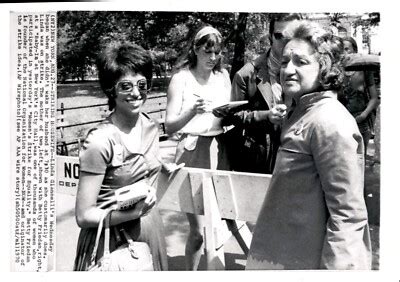 Ld249 1970 Ap Wire Photo Striking Housewife Nyc Betty Friedan Womens