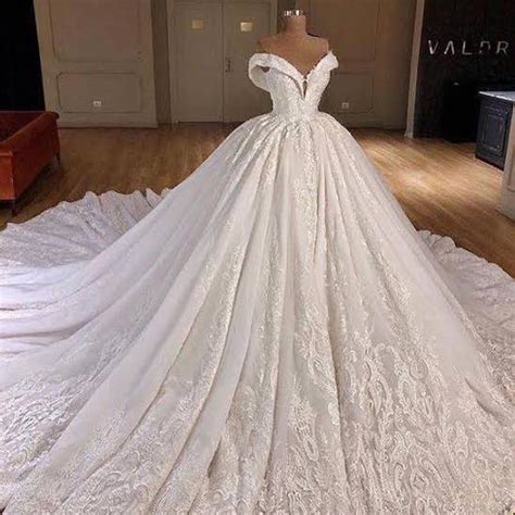 درخشندگی از تو آغاز می‌شود با مجموعه‌ای از زیباترین لباس‌های محفلی بف