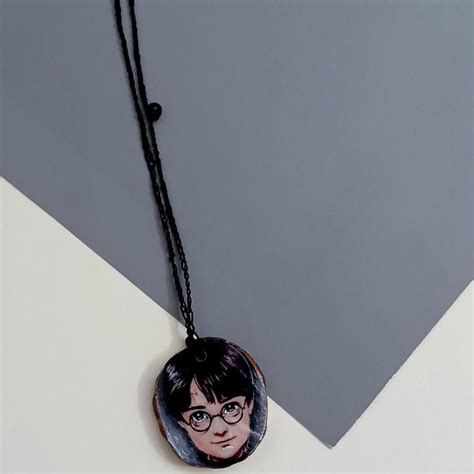 کمدا قیمت و خرید گردنبند هری پاتر رنگ مشکی
