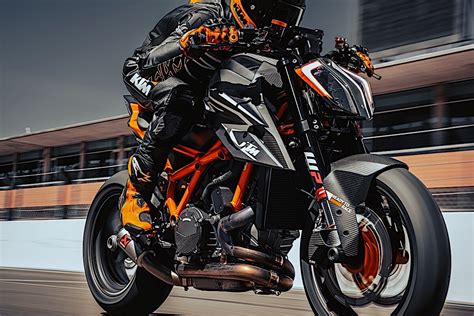 Smash Hit KTM Super Duke RR Returns For As A Darker Hyper Naked Beast Autoevolution