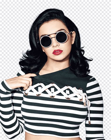 Charli Xcx Woman Wearing Round Black Sunglasses Staring At Camera Png