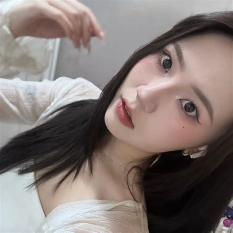 Olivia Liv Lin Threads Say More