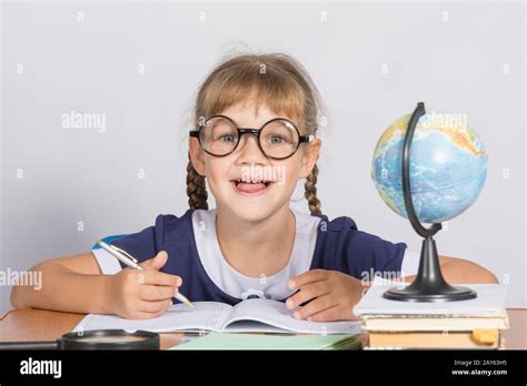 Peace Table Classroom Hi Res Stock Photography And Images Alamy