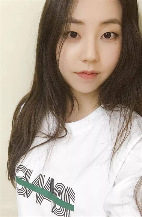 Ahn So Hee Scrolller
