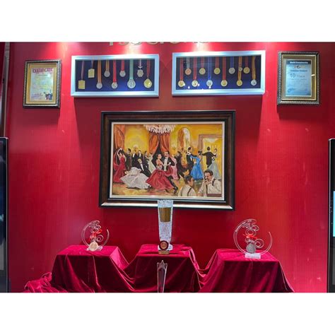 1986 онд Боловсролын болон Соёлын тэргүүний ажилтан Давийнямын Төмөрхүү багшийн санаачилгаар