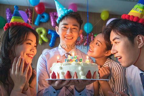 직원 사무실 생일 파티 사진 무료 다운로드 Lovepik