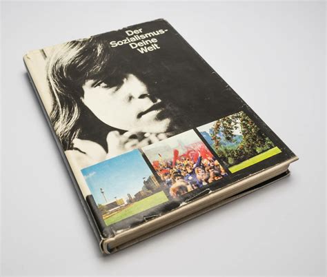 Buch "Der Sozialismus - Deine Welt" | DDR Museum Berlin
