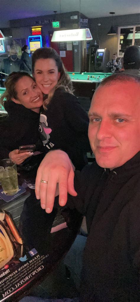 I Have These 2 Girls Vibing I Want To Share Tonight Must Be Able To Verify On The Spot Kik