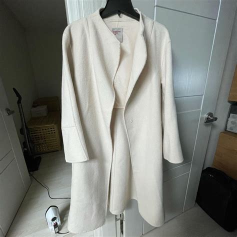 에잇세컨즈 크림색 코트 헬로마켓