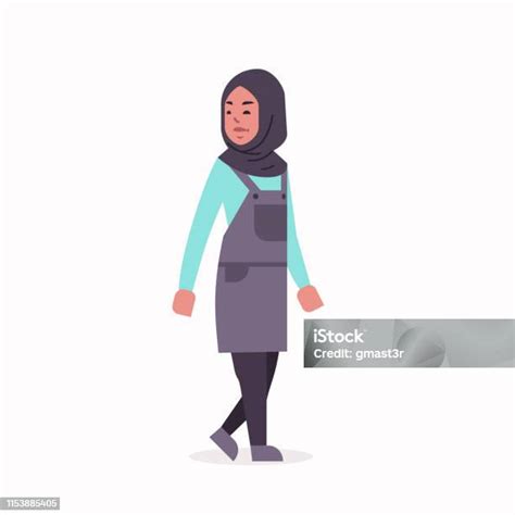 아랍 여자 히 잡 아라비아 소녀 입고 머리 스카프 전통 옷 서 포즈 아라비아 여성 만화 캐릭터 전체 길이 플랫 개념에 대한 스톡