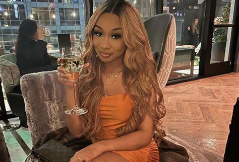 Texas Singer Shot By Robotic Woman While Signing Autographs After Concert Police