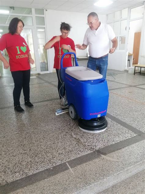 Пецаков Набавени машини за одржување на хигиената за трите средни училишта Ohrid1