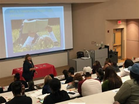 Digging Deeper Into Text Structure Nonfiction Text Features Free Lesson Plans Text Structure