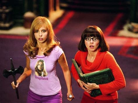 Scooby Doo Daphne Y Velma Se Besan Velma X Daphne Ideas Velma