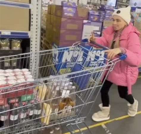 1 Cedfbb9 B4 A8 421 E 9 B85 4 D66 B01 C2 A9 B — Postimages