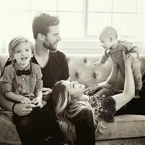 رمزيات اب وام وطفلهما اقراها