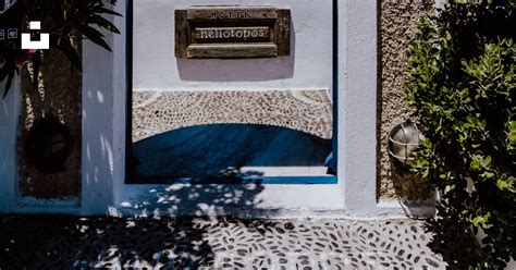 바다를 향한 콘크리트 아크 사진 Unsplash의 무료 그리스 이미지