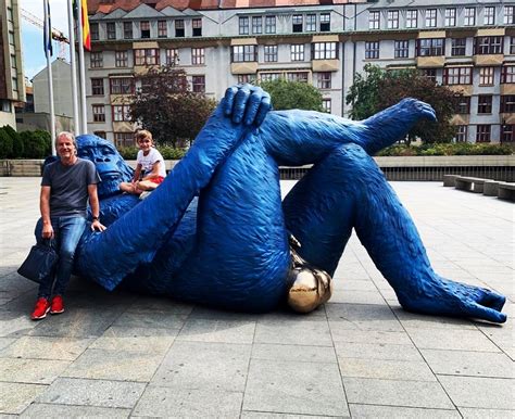 “King Kong Balls”: The Unmistakable Bronze Spectacle by Denis Defrancesco | STREET ART UTOPIA