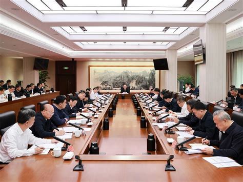 省委常委会召开会议 认真学习贯彻习近平总书记重要讲话重要指示精神 研究我省贯彻落实意见 省委书记王浩主持