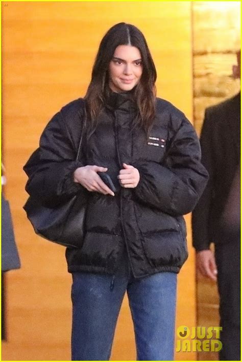 Kendall Jenner Grabs Dinner With Friends In Malibu Photo 4886144