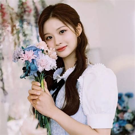 Pin By 99hye On Sullyoon Flower Girl Dresses Korean Girl Groups