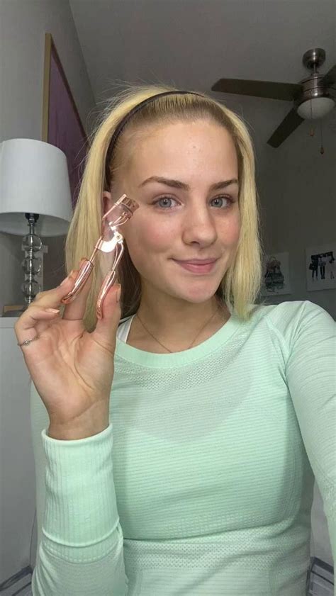 9 Rounded Eye Makeup Hacks That Accentuate And Elongate Eyes