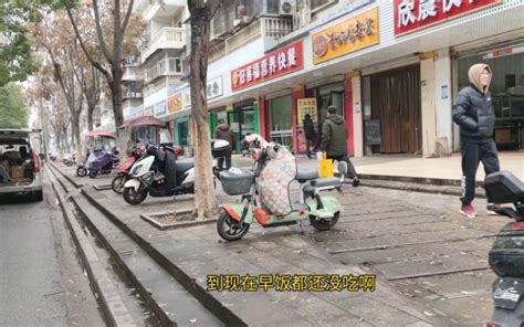 辗转来到县城就医，结果白跑一趟，小罗买了两份盒饭又回来了 罗汉小罗 罗汉小罗 哔哩哔哩视频