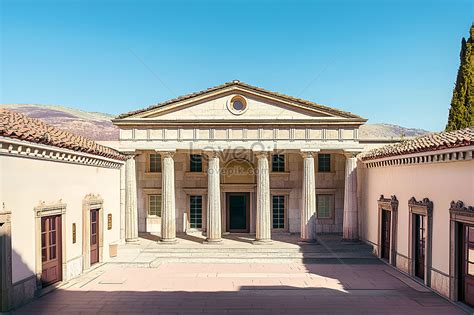 기둥이있는 고전 건축