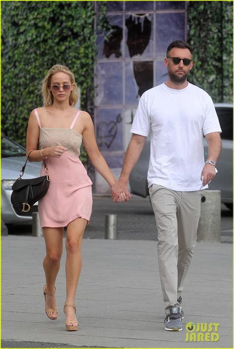 Jennifer Lawrence Marries Cooke Maroney In Star Studded Wedding In