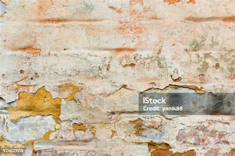 다층 벽에 벗겨짐 페인트의 클로즈업 텍스처 배경 표면에 쪼개진 레이어에 페인트의 다른 색상을 혼합 깊은 패턴으로 그런 지 질감 0명에 대한 스톡 사진 및 기타 이미지