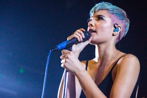 Halsey Describes Having A Miscarriage Just Hours Before Performing On