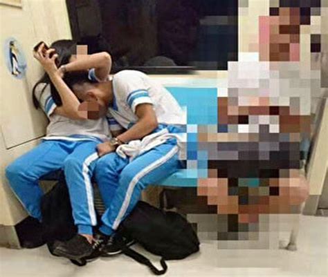 日本の電車内で女子生徒がセ クスしてる動画海外サイトで話題になってしまうwww ポッカキットポッカキット