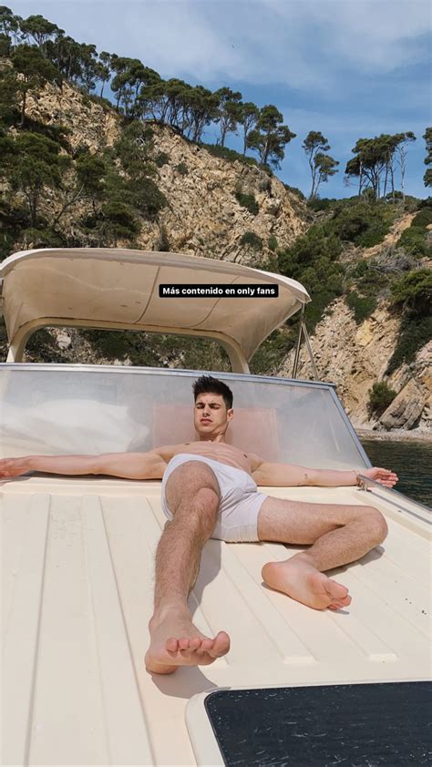 Alejandro Lillos Feet