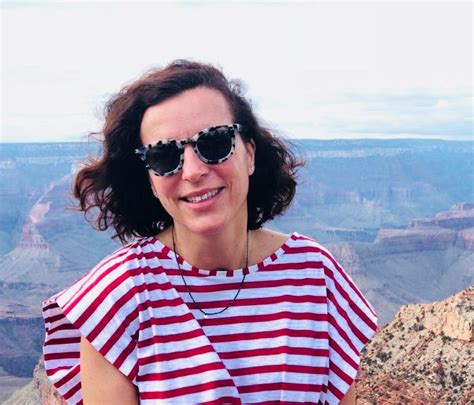 Leonor Carvalho Medium