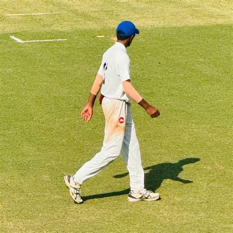 henil patel 🇮🇳 im henil 18 threads say more