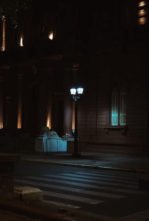 가로등 가로등 기둥 거리 거리 사진 거리 장면 건물 외관 건축 고요한 고전 건축 굴복 한 그림자 남아메리카 도시 건축 도시 경관 도시 설정 도시