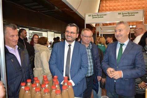 Златко Живков и зам министърът на земеделието и храните откриха изложение на малки и средни