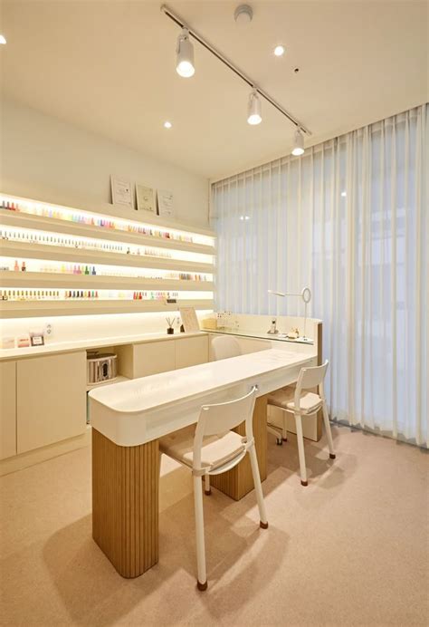 화이트and우드톤 따뜻한 분위기의 9평 예쁜 네일샵 인테리어 네일살롱 디자인 살롱 인테리어 인테리어