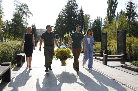 У Полтаві й Затуриному вшанували память полеглих захисників на Алеях Героїв Полтавщина