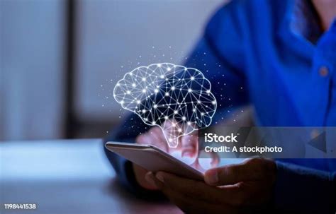두뇌 아이콘 창의력 및 혁신적인 스마트 폰을 사용하는 비즈니스는 성공 새로운 아이디어 및 혁신 개념의 열쇠입니다 건강관리와 의술에 대한 스톡 사진 및 기타 이미지 Istock