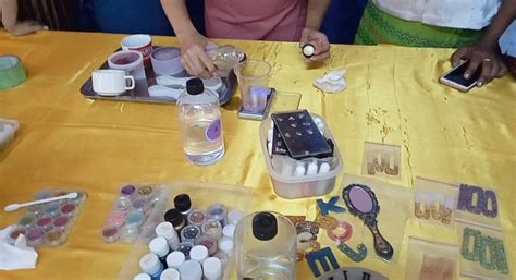 လယ်ဝေးမြို့နယ်ရုံး လူထုအခြေပြုဗဟိုဌာနတွင် Resin Handmade သဘာဝလက်မှုပစ္စည်း ပစ္စည်းပြုလုပ်နည်း