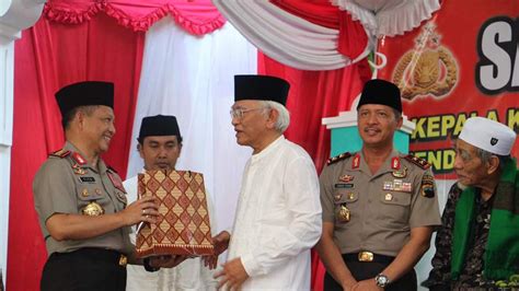 Safari Ramadan, Kapolri Temui Gus Mus di Rembang - News Liputan6.com