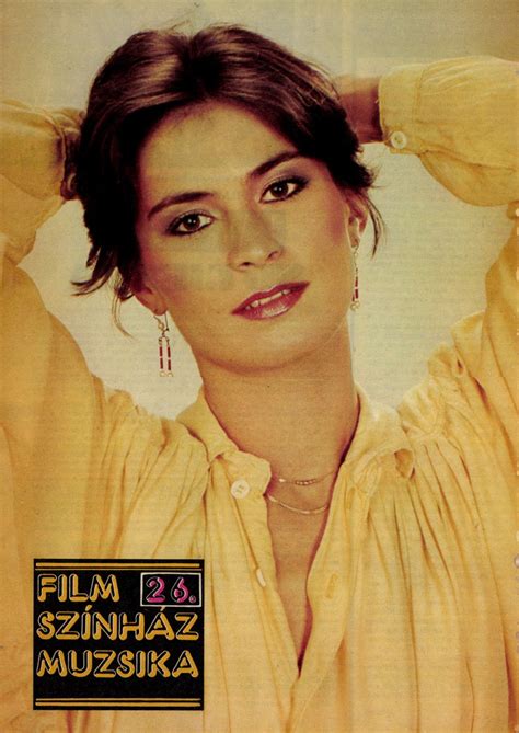 Színházi Képek Színészek Előadóművészek Színházak Filmek Előadások Címlapok Simorjay Emese