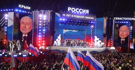Ludzie Z Całym Swoim Patriotyzmem Idą W Taką Dę Jak Rosjanie Z