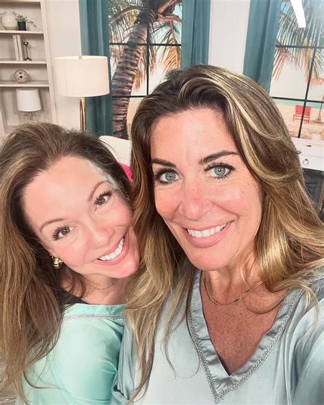 Courtney Askins Courtney Askins Added A New Photo