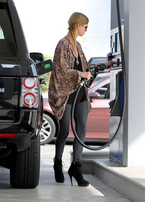 Nicky Hilton Ridingirls For Altervista