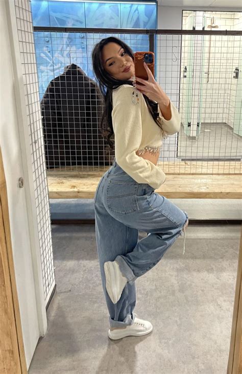 Posing Scrolller Posing Scrolller