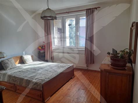 Къща с Лозен Триетажна къща 488 кв м РЗП 980 кв м двор Къщи Вили