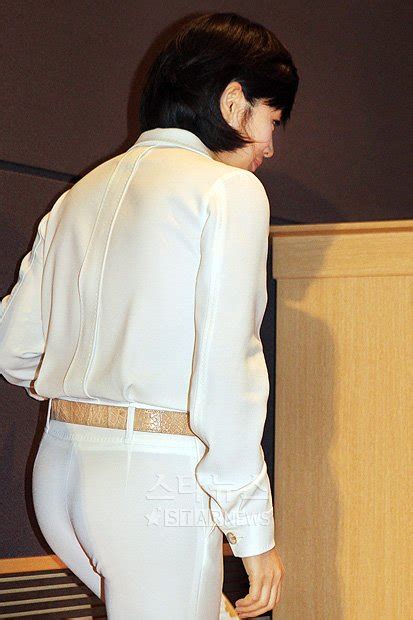 포토 김혜수의 섹시한 뒤태 스타뉴스