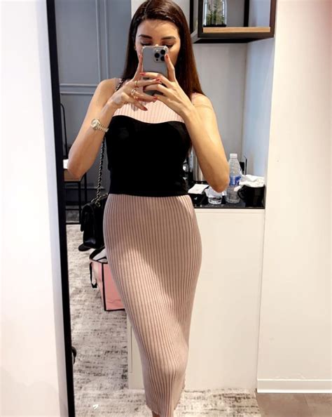 Actress And Model Sadia Khan Latest Alluring Clicks From Dubai Reviewit Pk